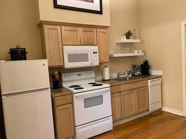 204 Apartment - West Yakima Ave - Downtown Living! - Yakima, WA