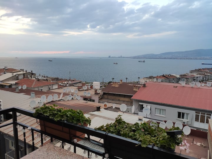 Pleasant Apartment With Amazing Sea View - Измир