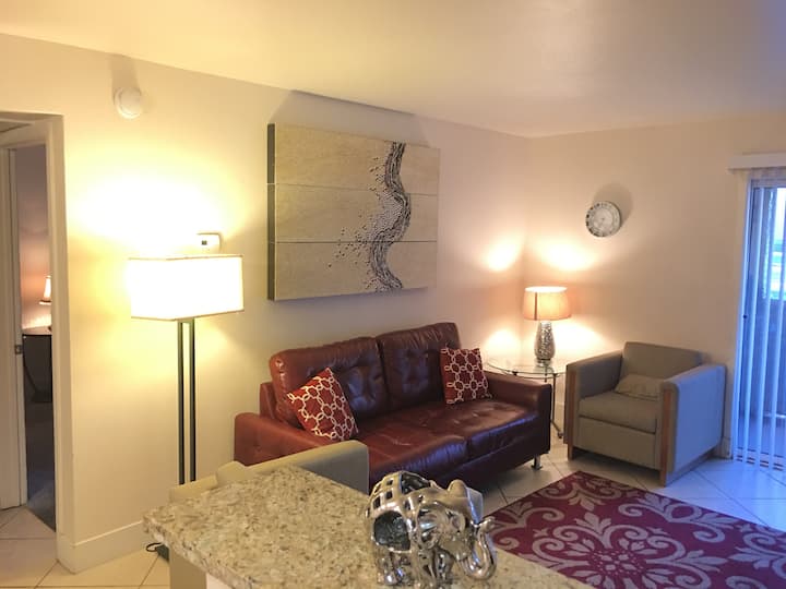 Beautiful 2 Bed/2 Bath Condo - Close To The Strip - NAB Show