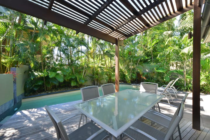 Cassowary Villa 2 - A Short Level Walk To Town - Port Douglas