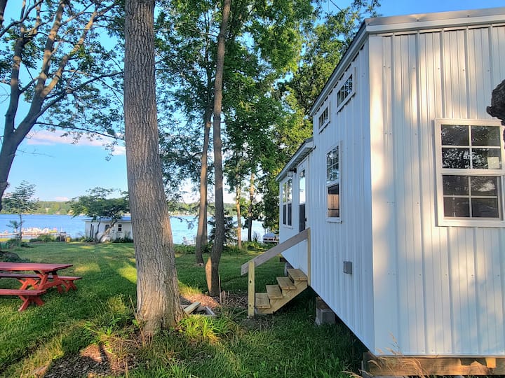 Arch Merrill Lakeside Cabin - Silver Lake State Park, Castile