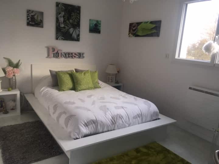 1 Chambre Avec Sdb Et Wc Partagés à L' éTage - Arnage