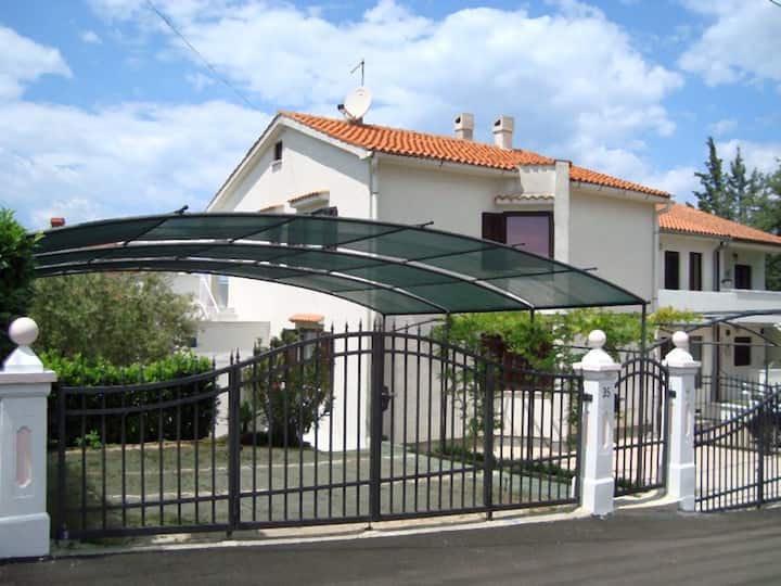 Apartment 6+1 - Njivice