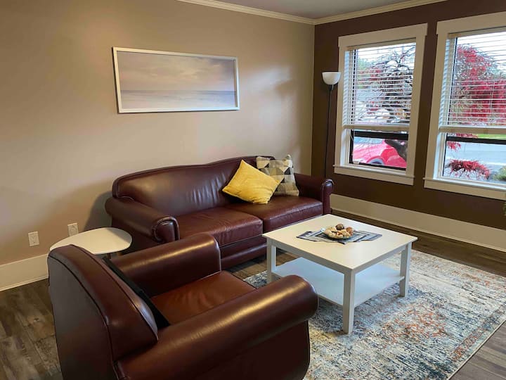 Rnr A 2 Bedroom Self Contained Suite With Kitchen - Campbell River