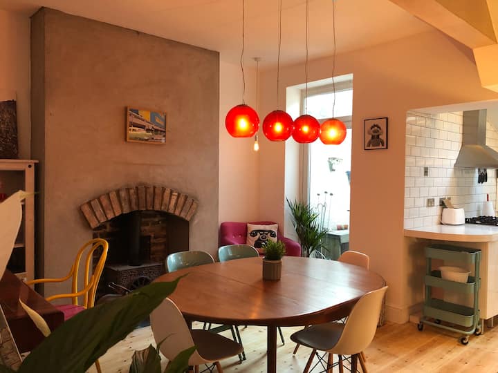 Quirky 2 Bedroom House Close To City Centre - Cardiff