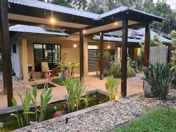 The Nudists' Retreat @ The Rakuen Guest Pavilion - Port Douglas