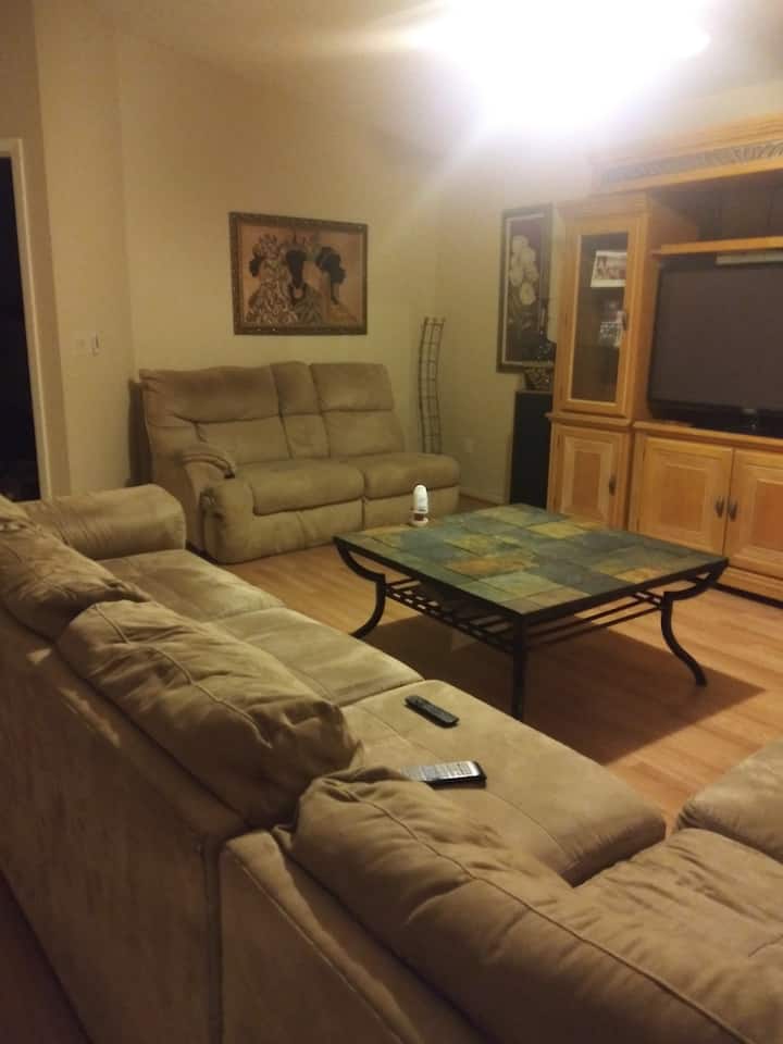 Lenny's Comfy Escape - Port St. Lucie, FL