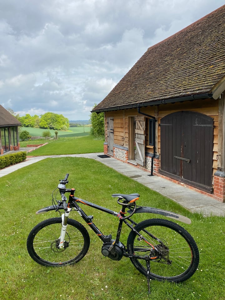Country Barn Long  Term, Surrey Hills. Leatherhead - Dorking