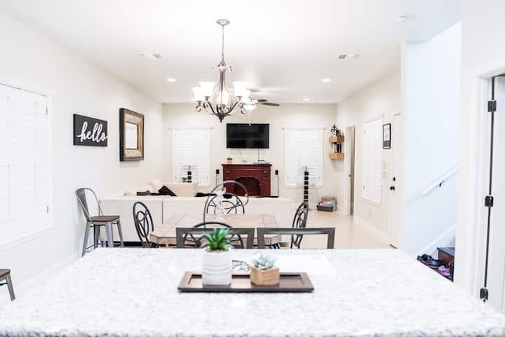 Casadecarrion: 3bd/2.5 - Perfect Family Stay - San Antonio, TX