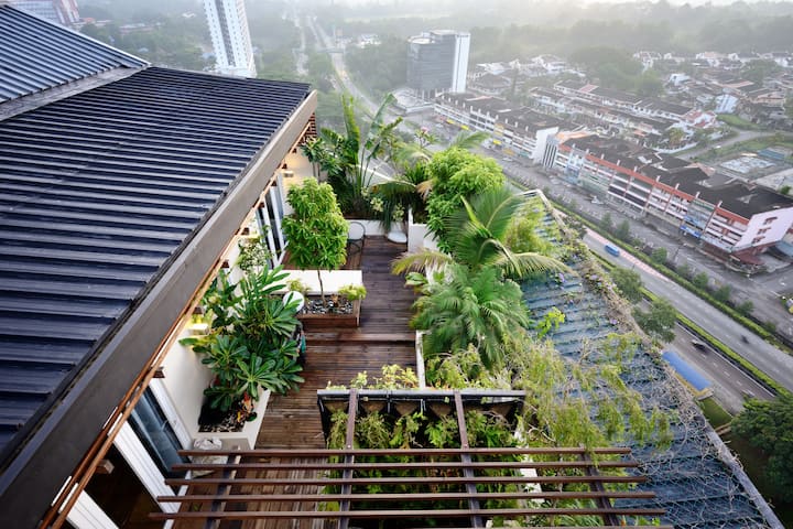 Penthouse With Rooftop Garden #No Service Fee - Johor