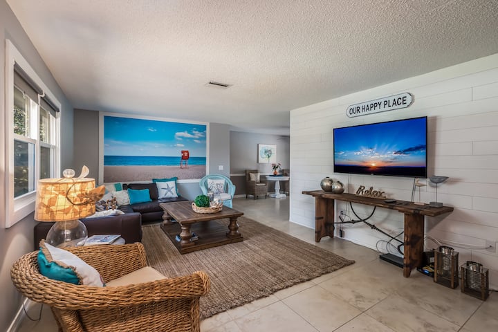 Delightful Beach House With A Pool! - Longboat Key, FL