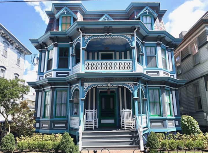 Best Location!! Jackson St, 9 Bedrooms 8 Baths.  Pool, 300ft Beach - Cape May, NJ