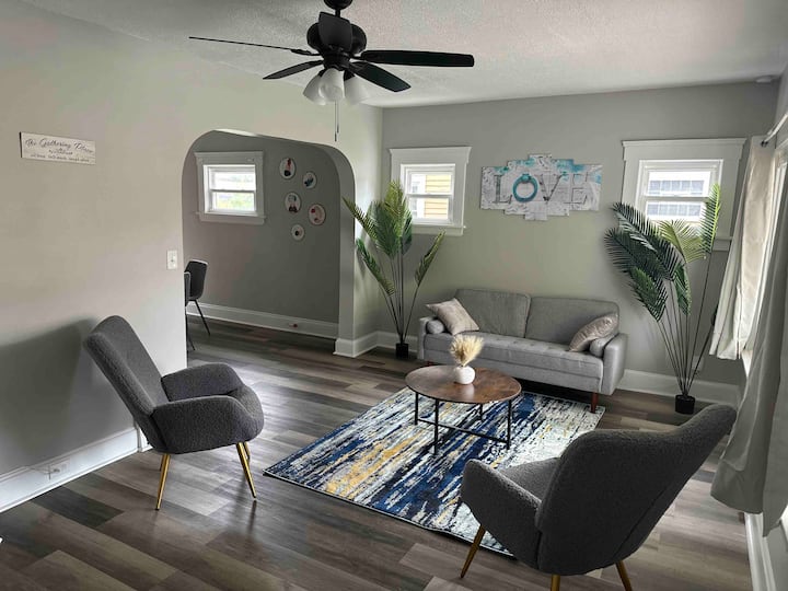 Cleveland Charm! Cozy Room Near Zoo & Rock Hall! - Cleveland, OH