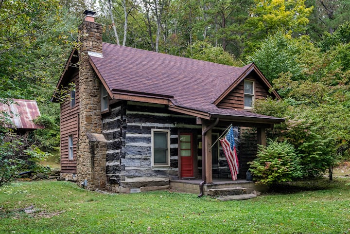 Storybrook Log Cabin - Brown County, IN