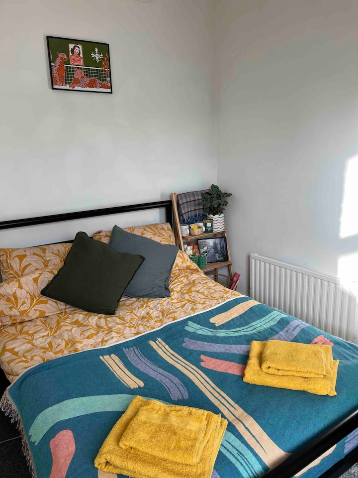 Cosy, Homely Bedroom - Liverpool