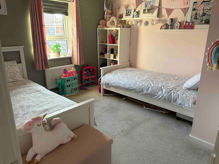 2 Single Beds - Chippenham