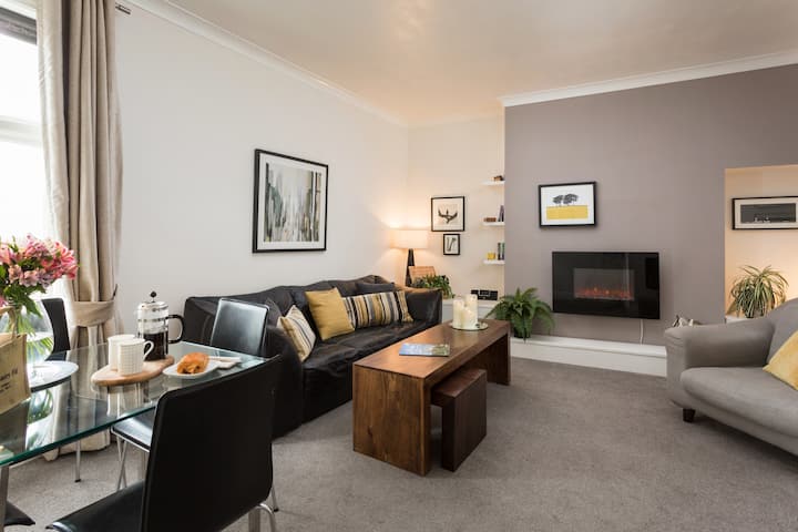 Fossgate Suite 10: Vibrant 2 Bedroom Apartment - York