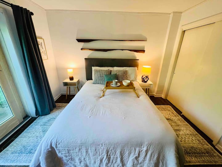 Jewel Suite In The Woods And Central Location - Bloomington, IN