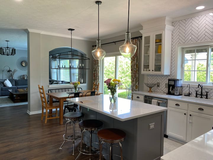 Beautiful Home In Zionsville, Close To Downtown - Zionsville, IN
