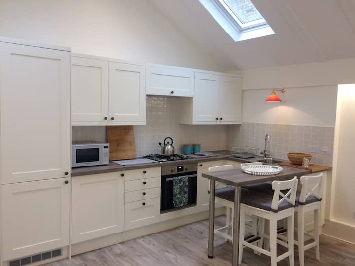 Well-located One Bedroom Flat In Leafy Chiswick. - Fulham