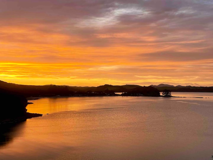 Olive Grove Cottage; Privacy Style Chic - Sea View - Kerikeri