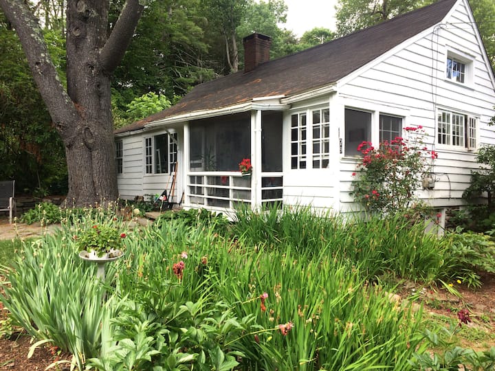 Antique Glassworkers Cottage - Woodstock, NY