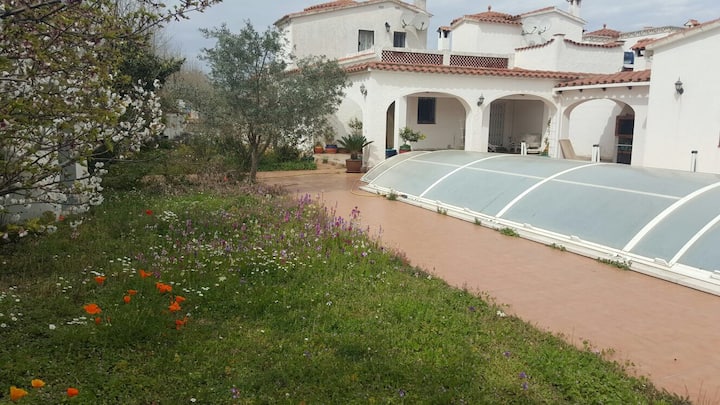 Amaizing Villa In Costa Brava - Sant Pere Pescador