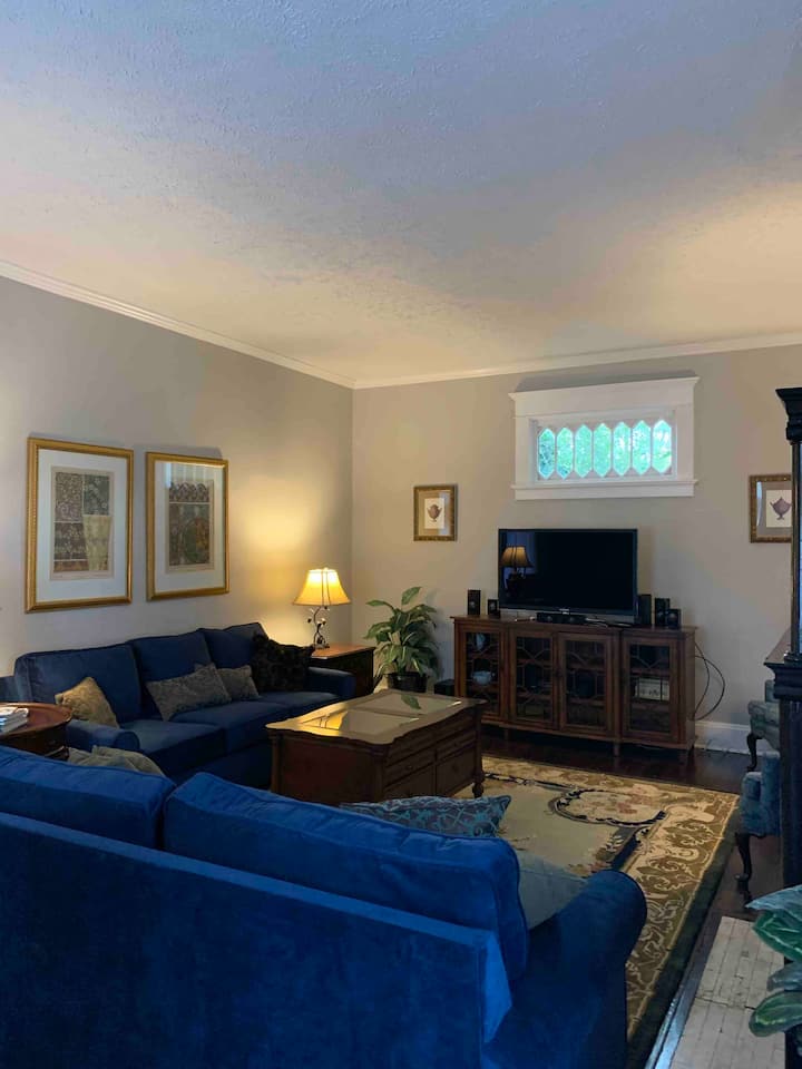 Classic 4 Br Home At Haynie’s Corner - Evansville, IN