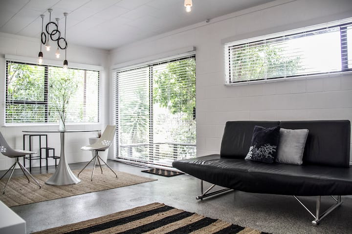 Private Bedroom-lounge / Bush Retreat Chatswood - Auckland