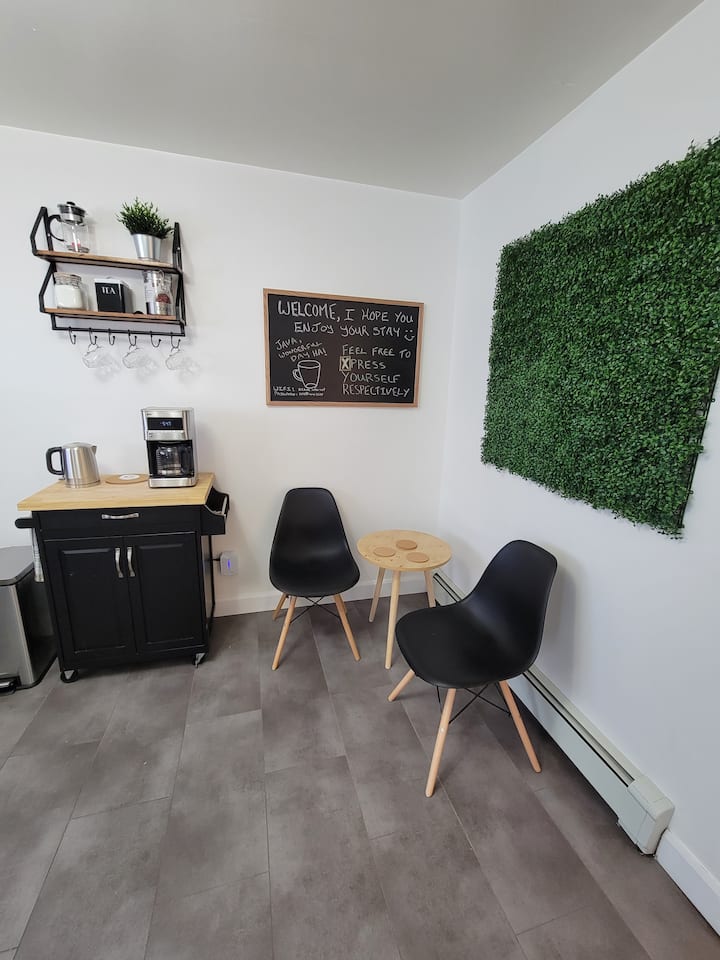 Cozy, Centrally Located 3br Upper Unit + Parking - Greater Sudbury