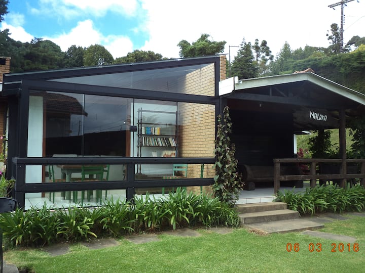 Casa + 2 Chalés Wifi+tv Vivo  Capivari-16 Pessoas - Campos do Jordão