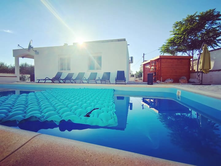 Villa Mit Pool In Herrlich Ruhiger Lage - Vir