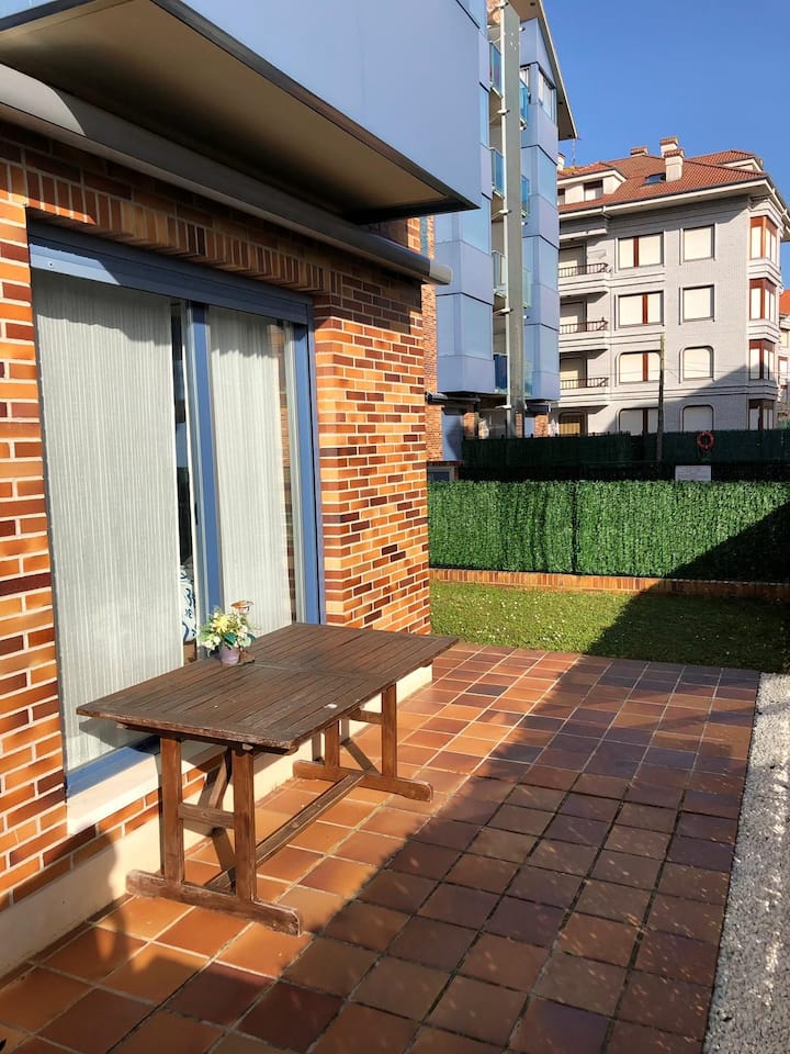 Bajo Con Jardin Y Piscina Comunitaria. - Noja