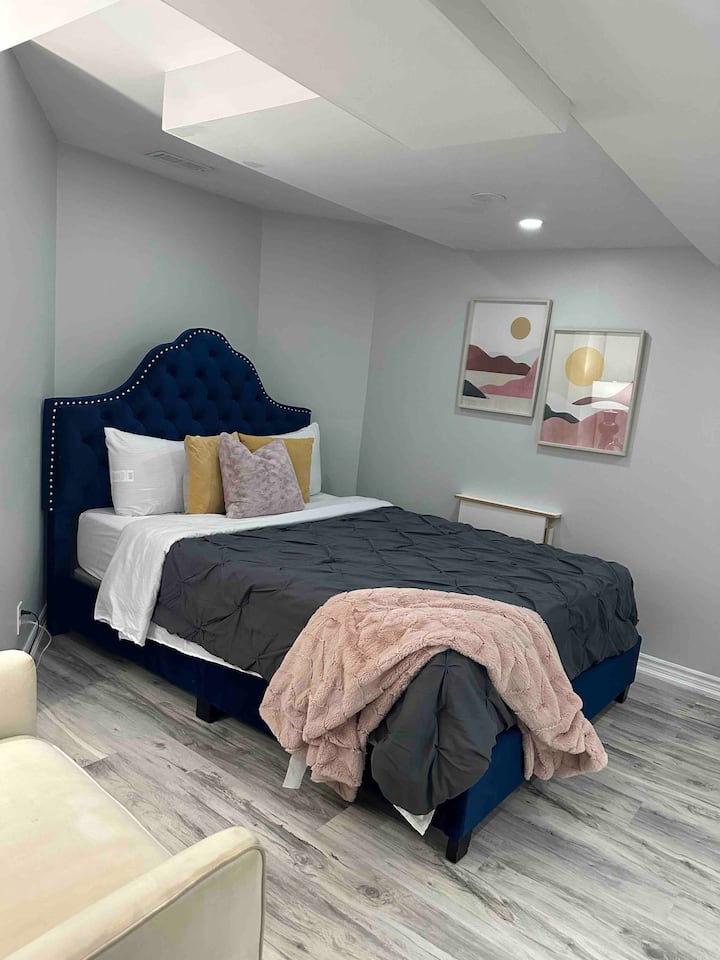 New 2br Basement Apartment- Sleeps 4 - Mississauga