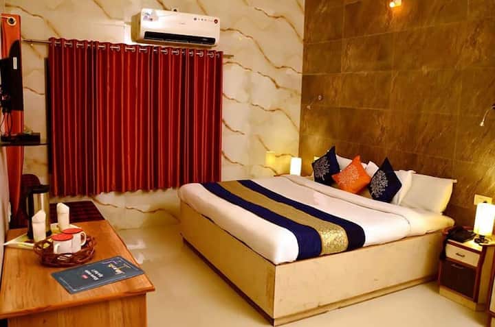 Deluxe King Room At Sunrise Valley Mount Abu - Mount Abu