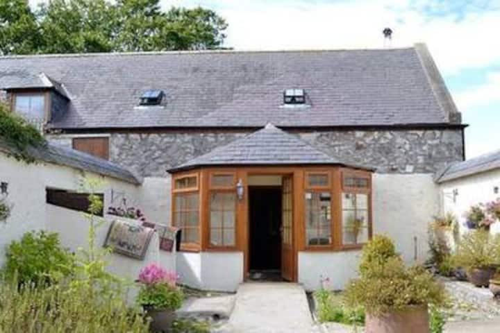 Swallow Cottage - Luxury Cottage Near The River - Huntly