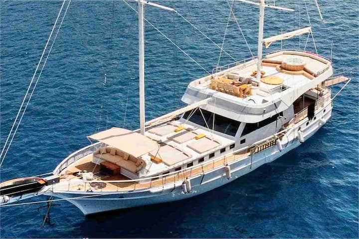 Luxury Gulet Boat With Flybridge & Jacuzzi - Göcek