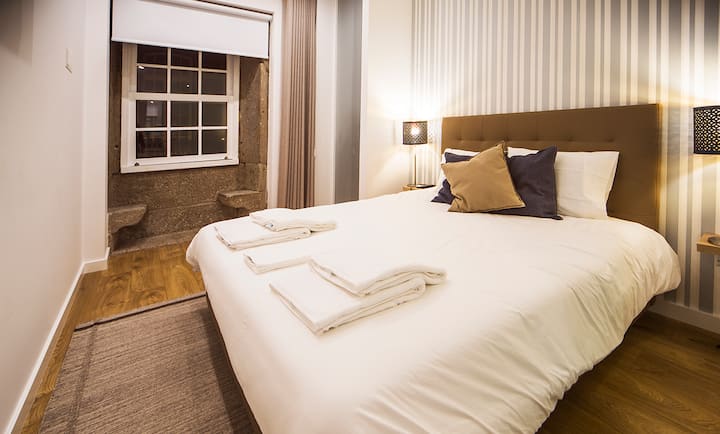 Quiet & Modern Authentic Apartment W/ Balcony - Gualtar