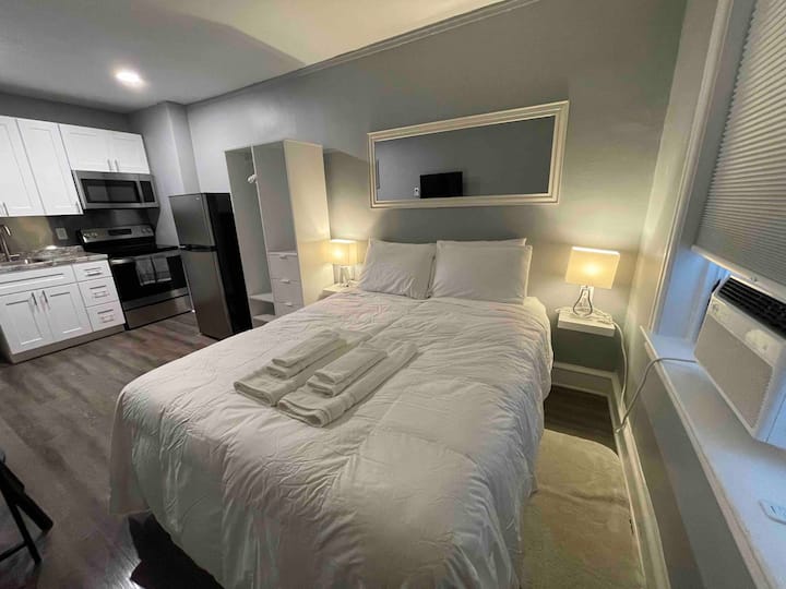 New, Chestnut Hill 2ndfl Studio Apt W/kitchen - Philadelphia, PA