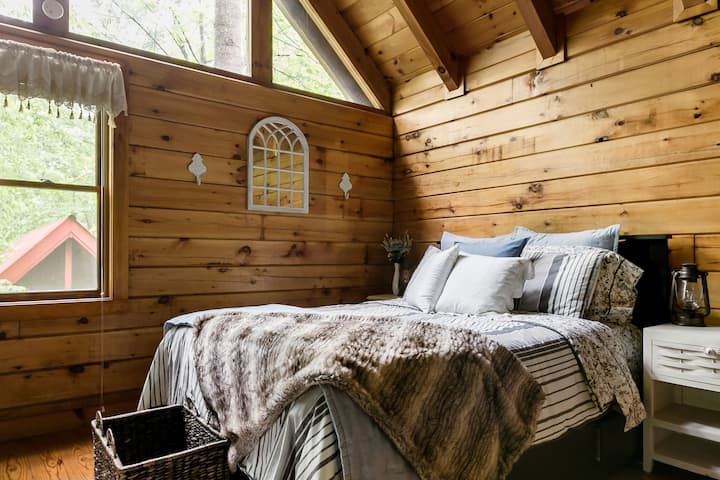 Sweet Retreat Luxury Cabin In Mountain Shadows Resort - Gatlinburg, TN