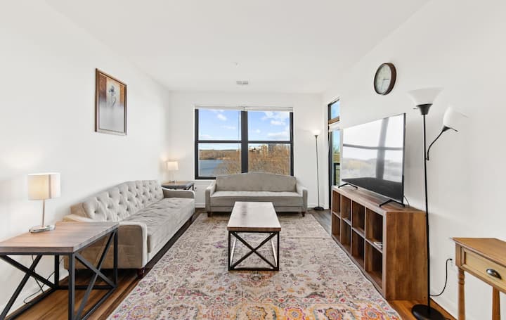 Lake View W/balcony Assembly Row - Boston Logan Airport (BOS)