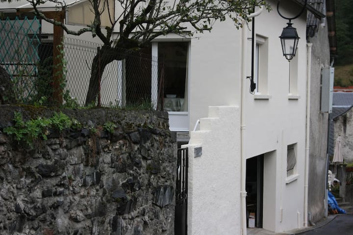 Saint-beat-lez  Maison De Village - Le Mourtis