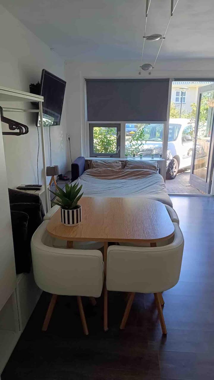 "De Logeerkamer" Studio, Bathroom, Wifi & Parking - Lelystad
