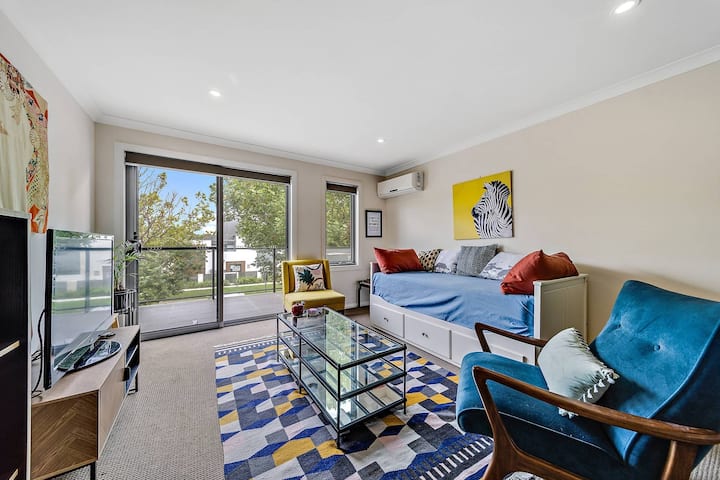 Gorgeous Sunkissed Apartment With Quiet Leafy View - Canberra