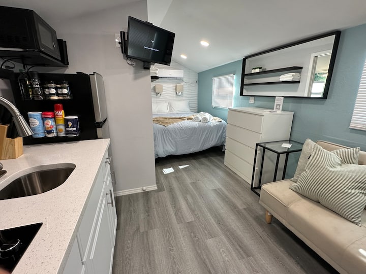 New! Private Studio Retreat! Tiny And Adorable! - St. Petersburg, FL
