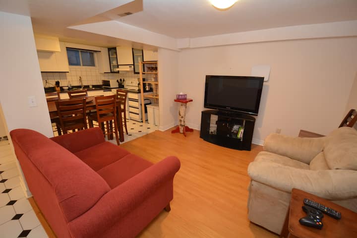 Large 2bdrm Bsmt Apt, Furnished, Laundry, Kitchen - Oakville