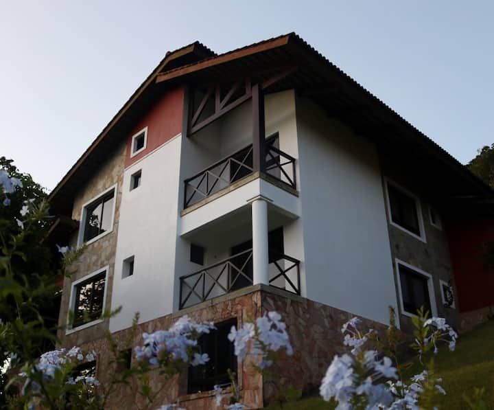 Casa Em Guaramiranga, No Condomínio Monteflor - Guaramiranga