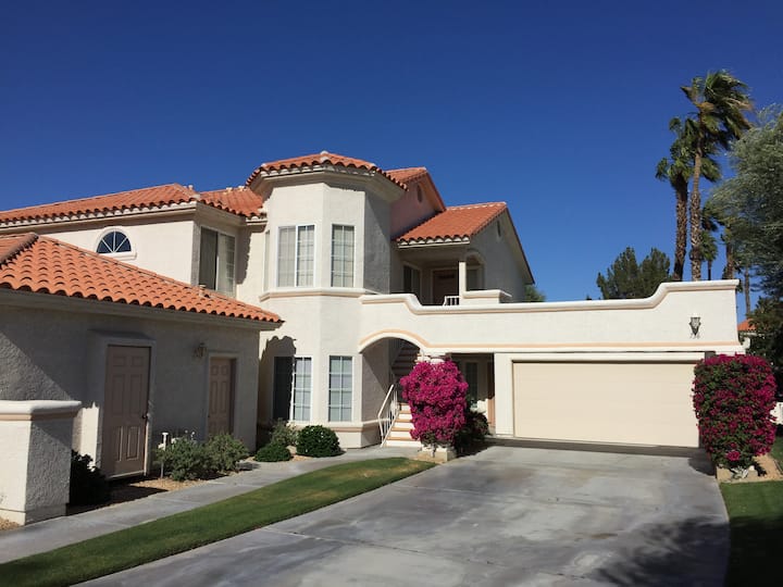 Quiet Newly Decorated Downstairs Condominum - Palm Desert, CA