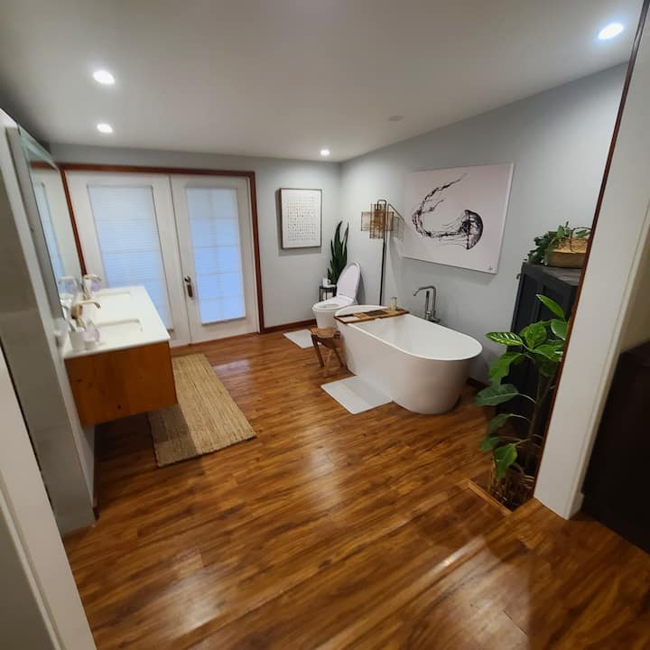 Central Kona Escape–sunset Views, Spa Bath, Quiet! - Kailua-Kona, HI