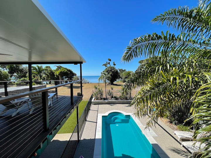 Hamptons At Hydeaway - Beachfront Home - Dingo Beach